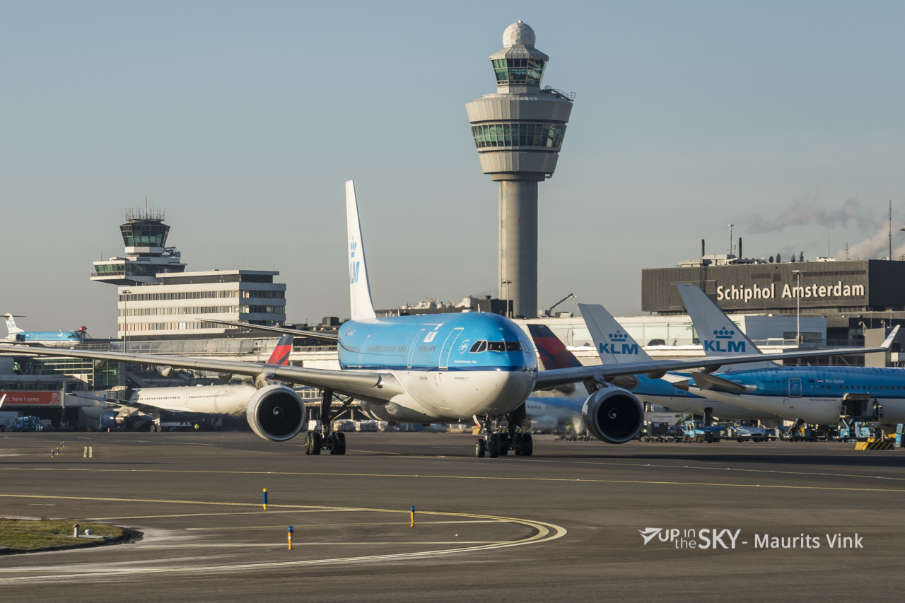 Kijkje Op Het Schiphol Platform Foto Video Up In The Sky