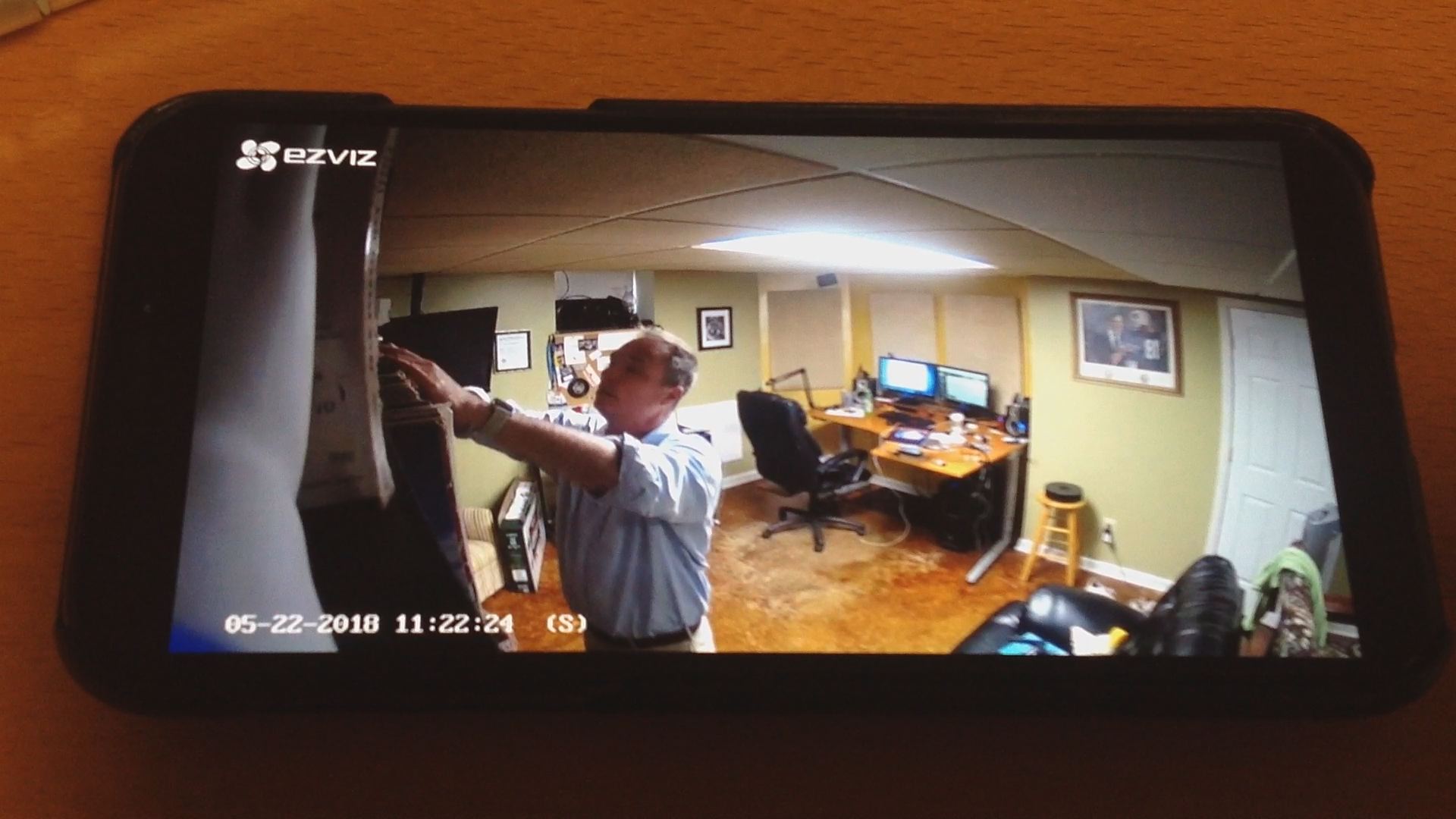 How To Find Hidden Cameras In Your Airbnb What The Tech