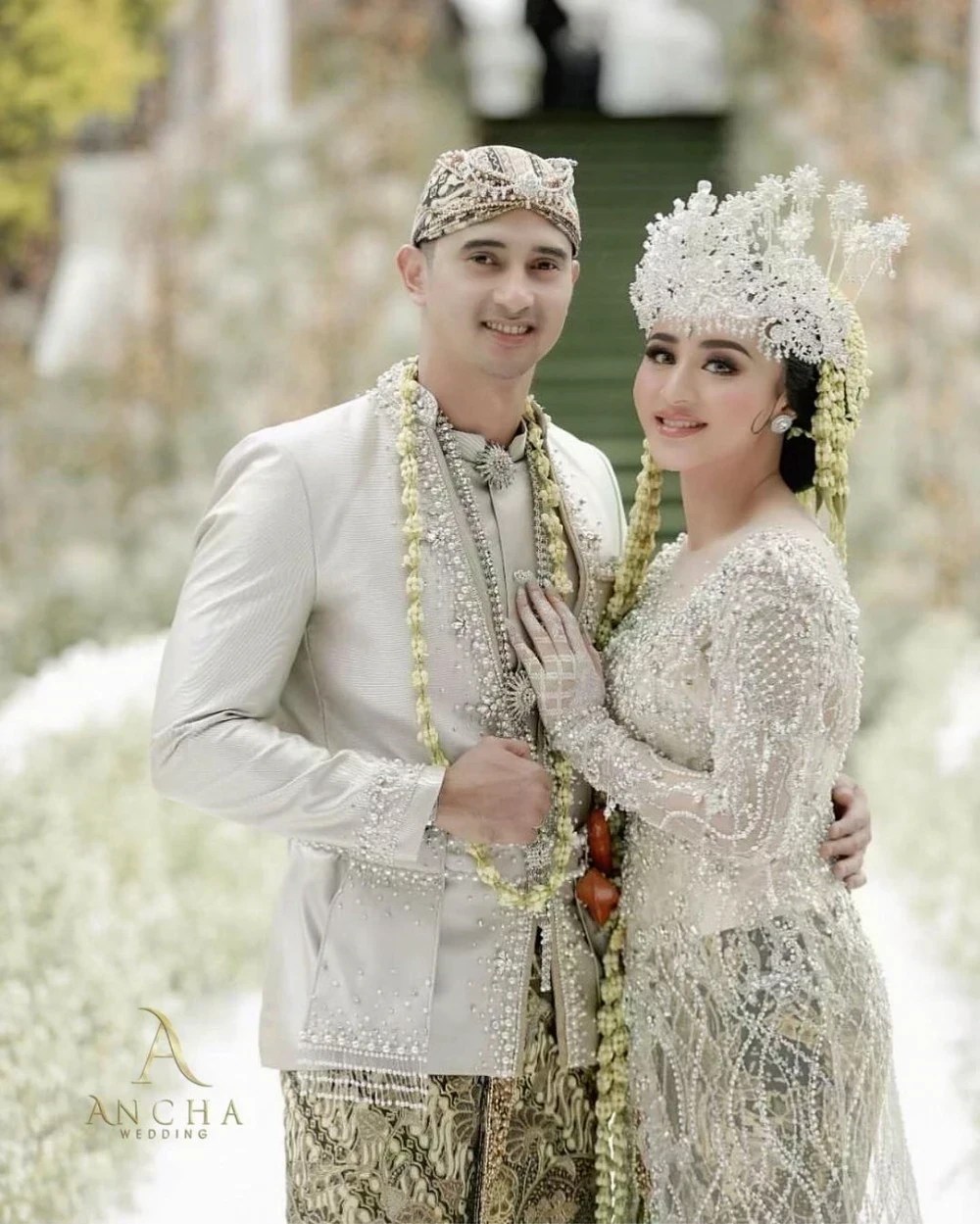 Baju Pengantin Adat Sunda Warna Gold Pakaian Adat Sunda Jenis Fakta