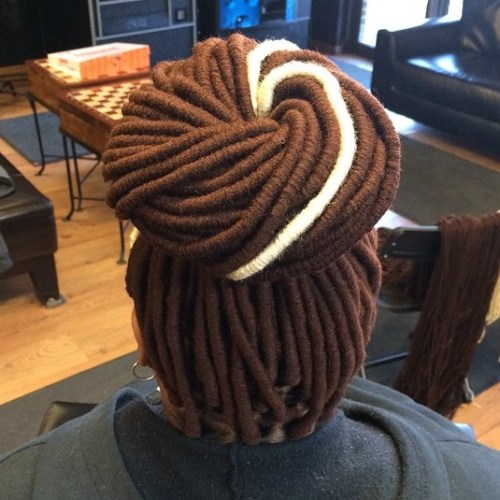 20 Playful Ways To Wear Yarn Dreads