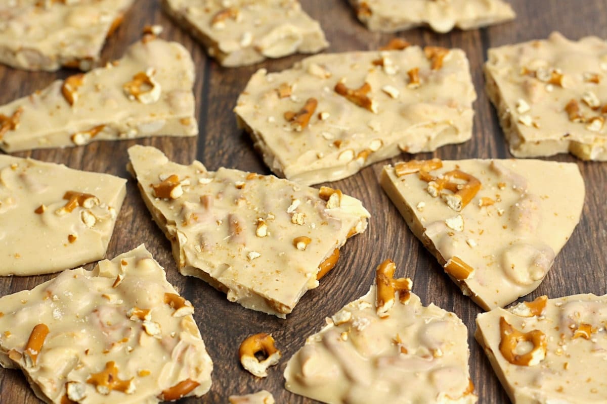 Peanut Butter Pretzel White Chocolate Bark The Toasty Kitchen