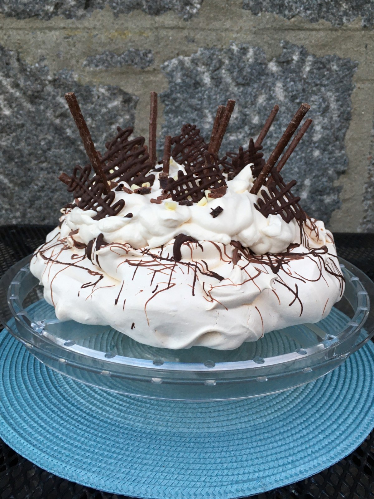 Festive Chocolate Pavlova With Bailey´s Cream Theunicook