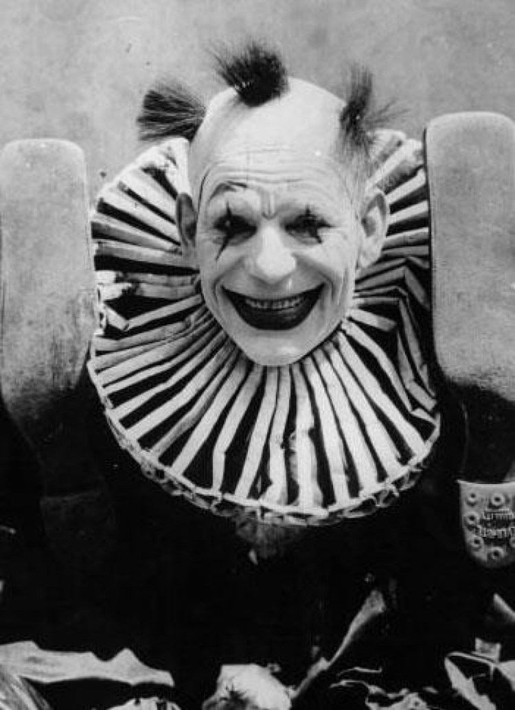 32 Vintage Photos Of Creepy Clowns That Will Give You Goosebumps Page