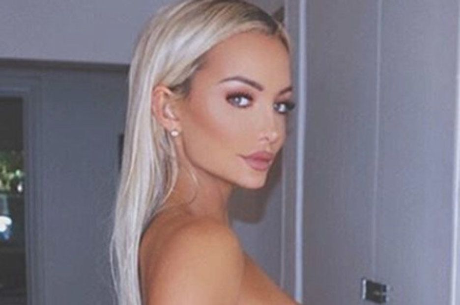 Lindsey Pelas Calendar