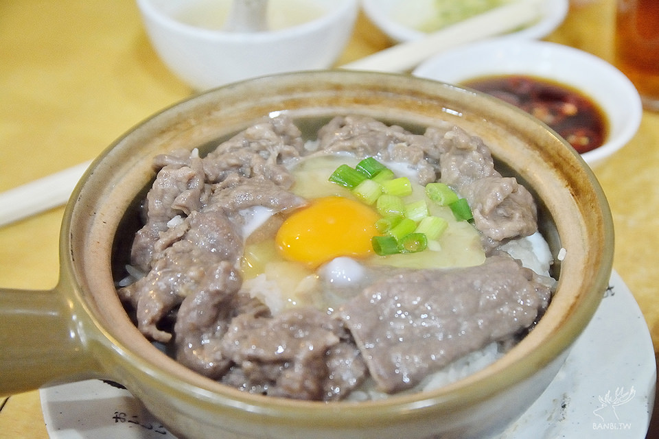 坤記煲仔小菜 煲仔飯與豬骨煲 香港地鐵西營盤站 Banbi 斑比美食旅遊