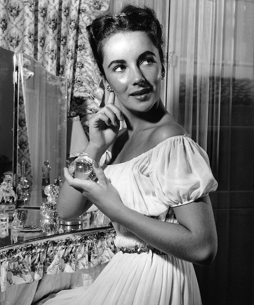 Elizabeth Taylor Puts On Perfume1947 Mgm Iv Daly Beauty