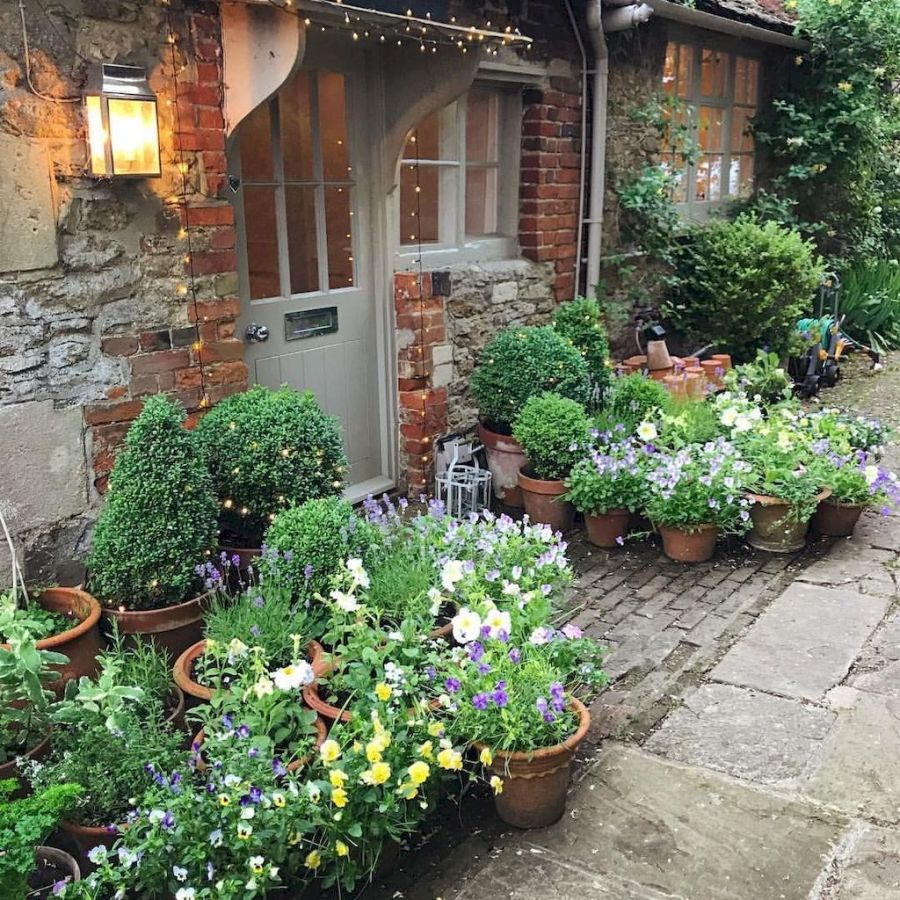 34 Fascinating Front Yard Cottage Garden Decor Ideas Hmdcrtn