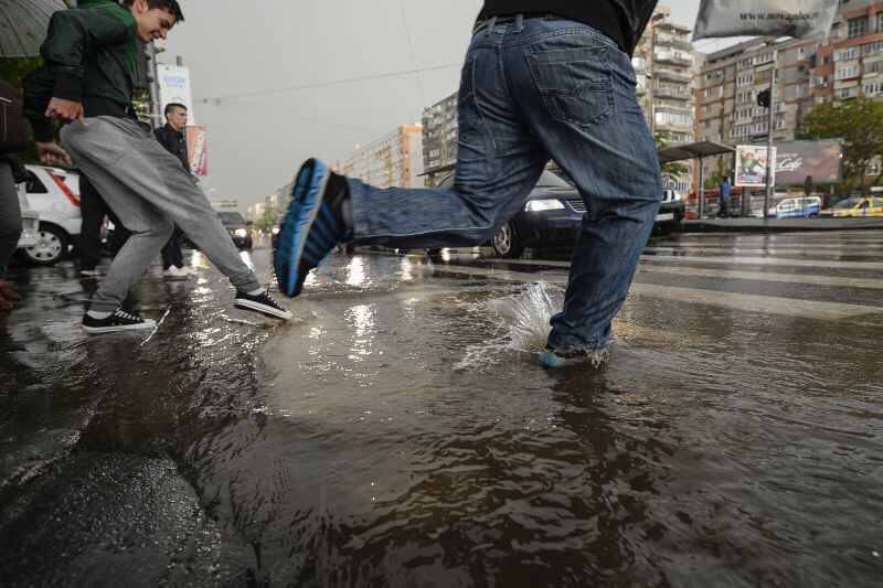 Avertizare Meteo Cod Galben De Ploi Torențiale și Vijeli Sibiul E