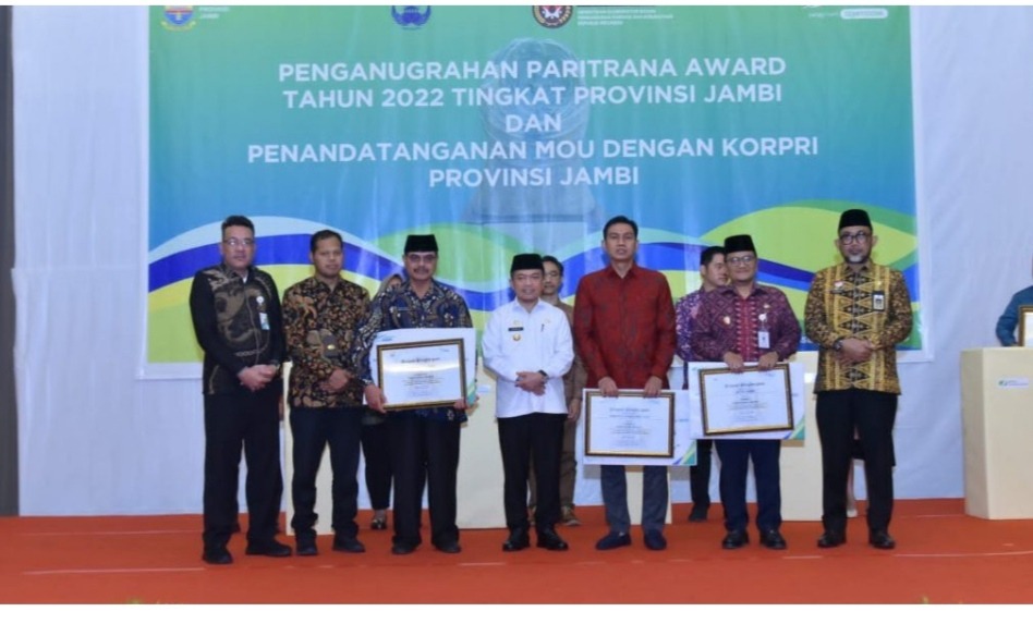 Pemkab Batanghari Menerima Penghargaan Paritrana Award Tahun 2022 Dari