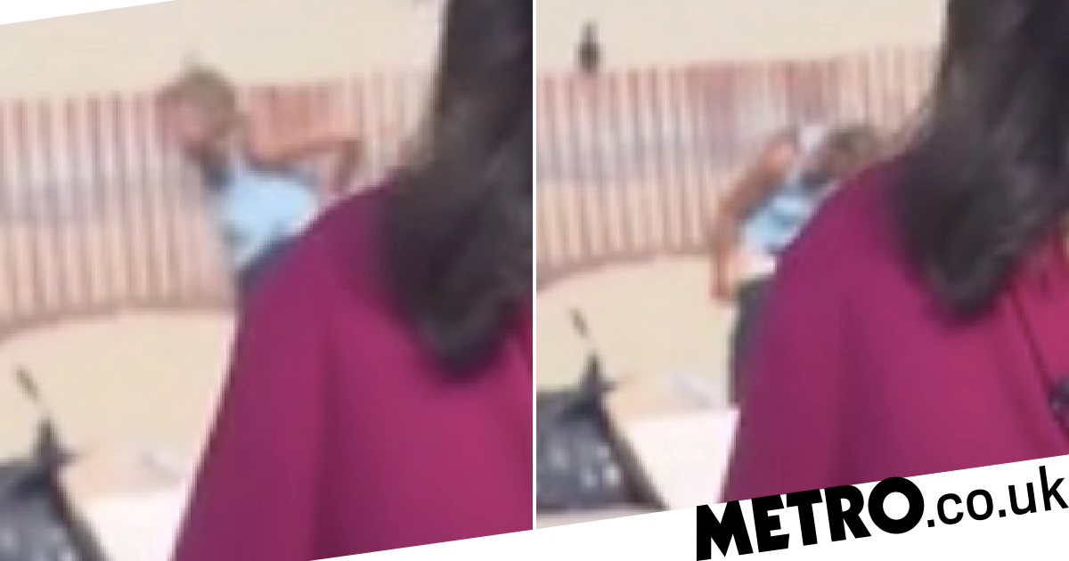 Shocking Moment Woman Goes To Toilet On Beach While Live On Cnn Metro
