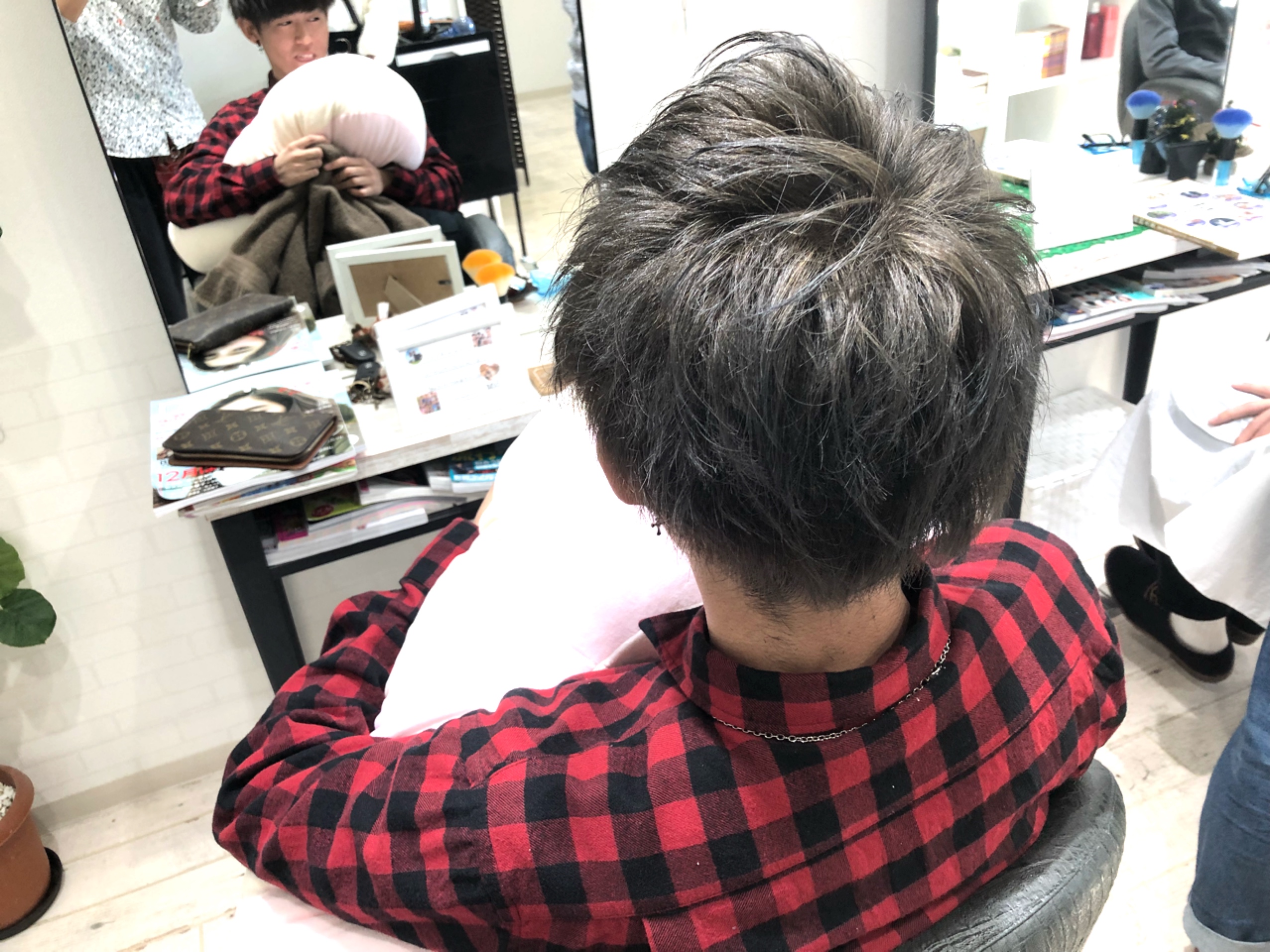 この冬流行るメンズのアッシュグレー。カラーは南草津の美容院mio”で！ Hair Salon Mio