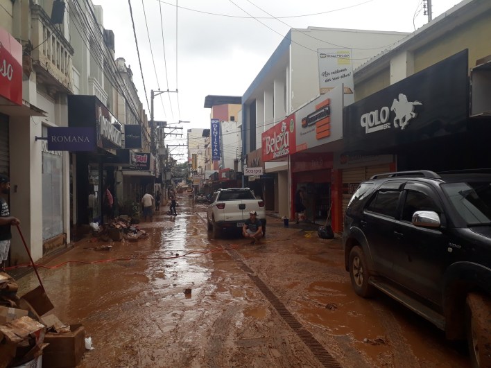 Após Forte Chuva Mais De 400 Pessoas Estão Desalojadas Em Ubá