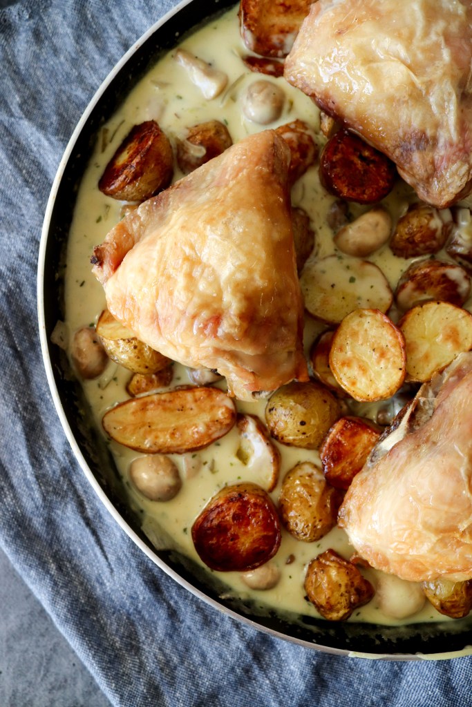 Ovnbagte Kartofler Og Kylling I En Lækker Champignon Bearnaise Sauce