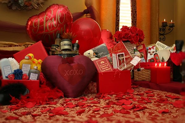 20 Romantic Decorating Ideas For Valentines Day Decoomo