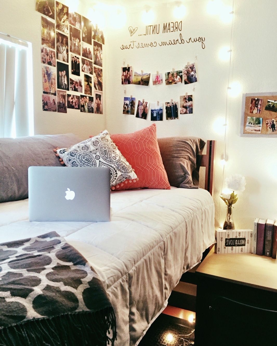 10 Dorm Wall Decor Ideas Decoomo