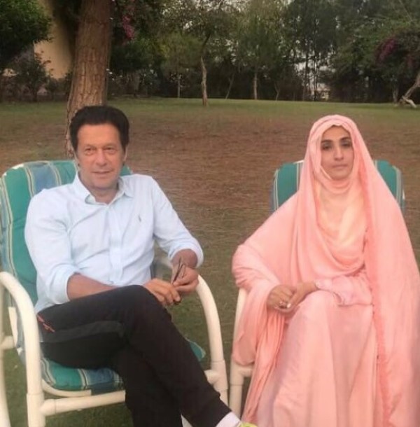 Imran Khan With Bushra Bibis Picture Goes Viral Brandsynario