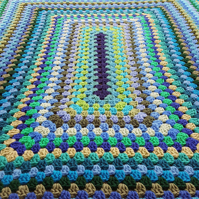The First Thirty Five Rounds Of A Granny Rectangle Blanket Crochetbug