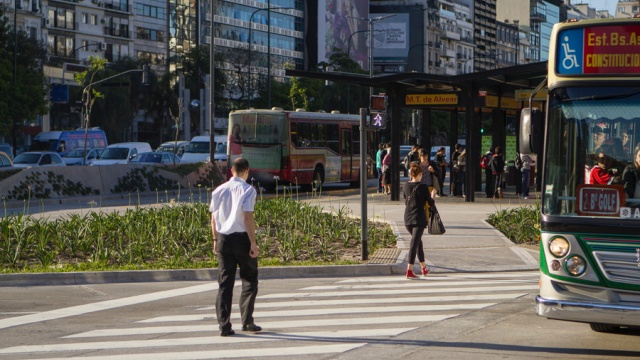 Las Líneas De Colectivo Que Circulan Por El Metrobus De La Avenida De 9