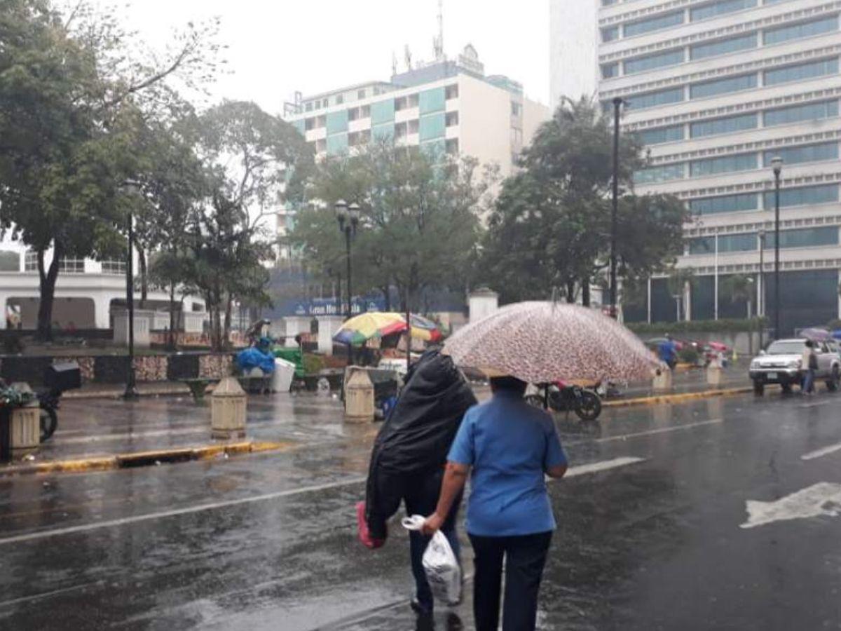 Vaguada Genera Lluvias Con Tormentas Eléctricas En La Mayor Parte Del