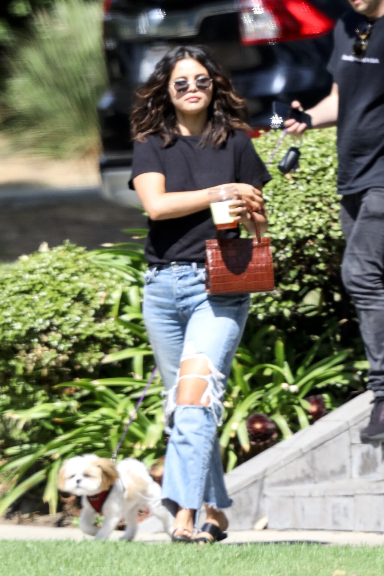 Selena Gomez â€“ Braless Candids In Los Angeles 1 Luvcelebs