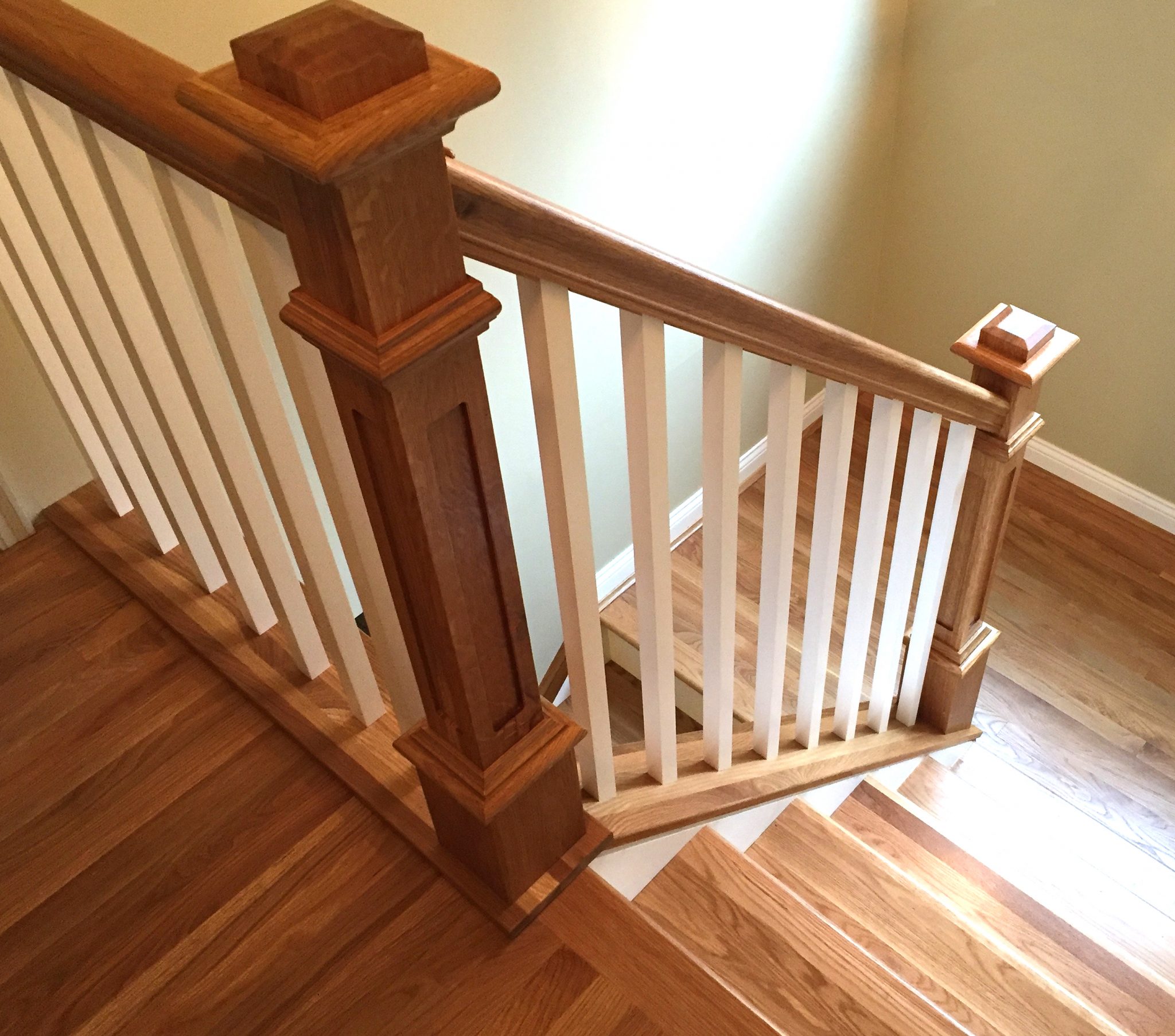 20 Wooden Railing Designs For Stairs Decoomo