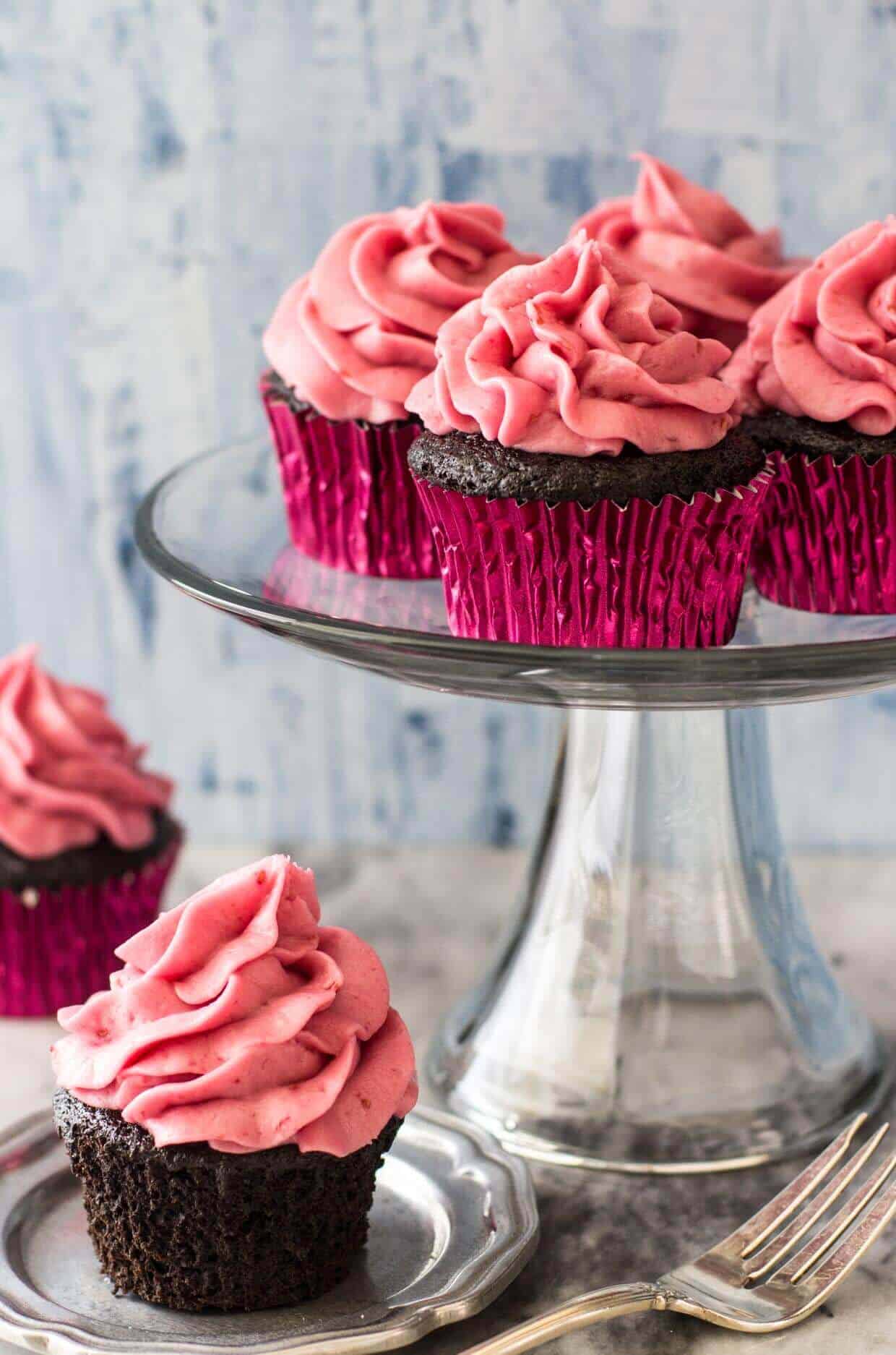 Dark Chocolate Cupcakes With Fresh Raspberry Frosting Sugar Spun Run