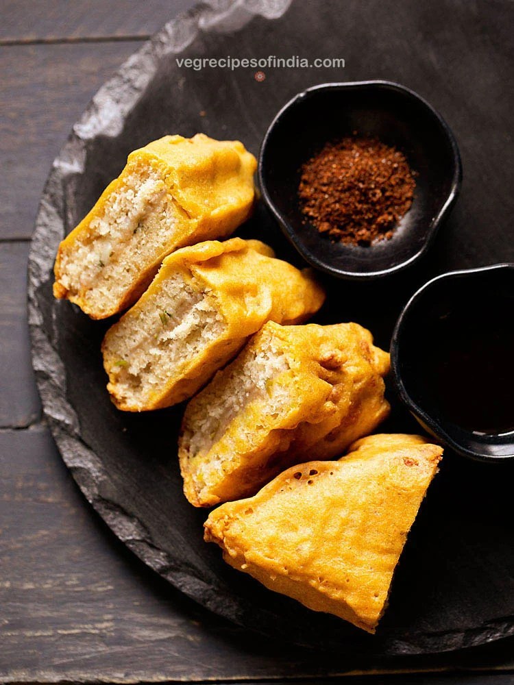 Bread Pakora 2 Ways Potato Stuffed And Plain Bread Pakoda