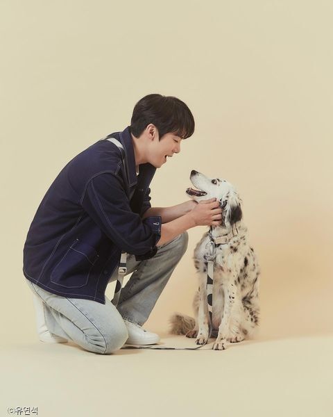 유연석 반려견 리타와 찍은 가족사진 공개꿀 떨어지는 눈맞춤