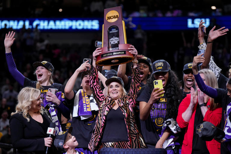 Lsu Womens Basketball Kim Mulkey Agrees To New Contract That Makes Her