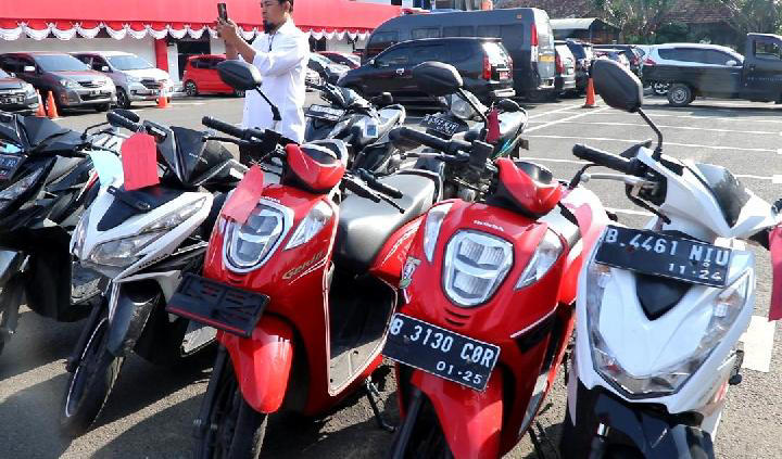 Perempuan Di Bekasi Terseret 150 Meter Demi Mempertahankan Motor Yang