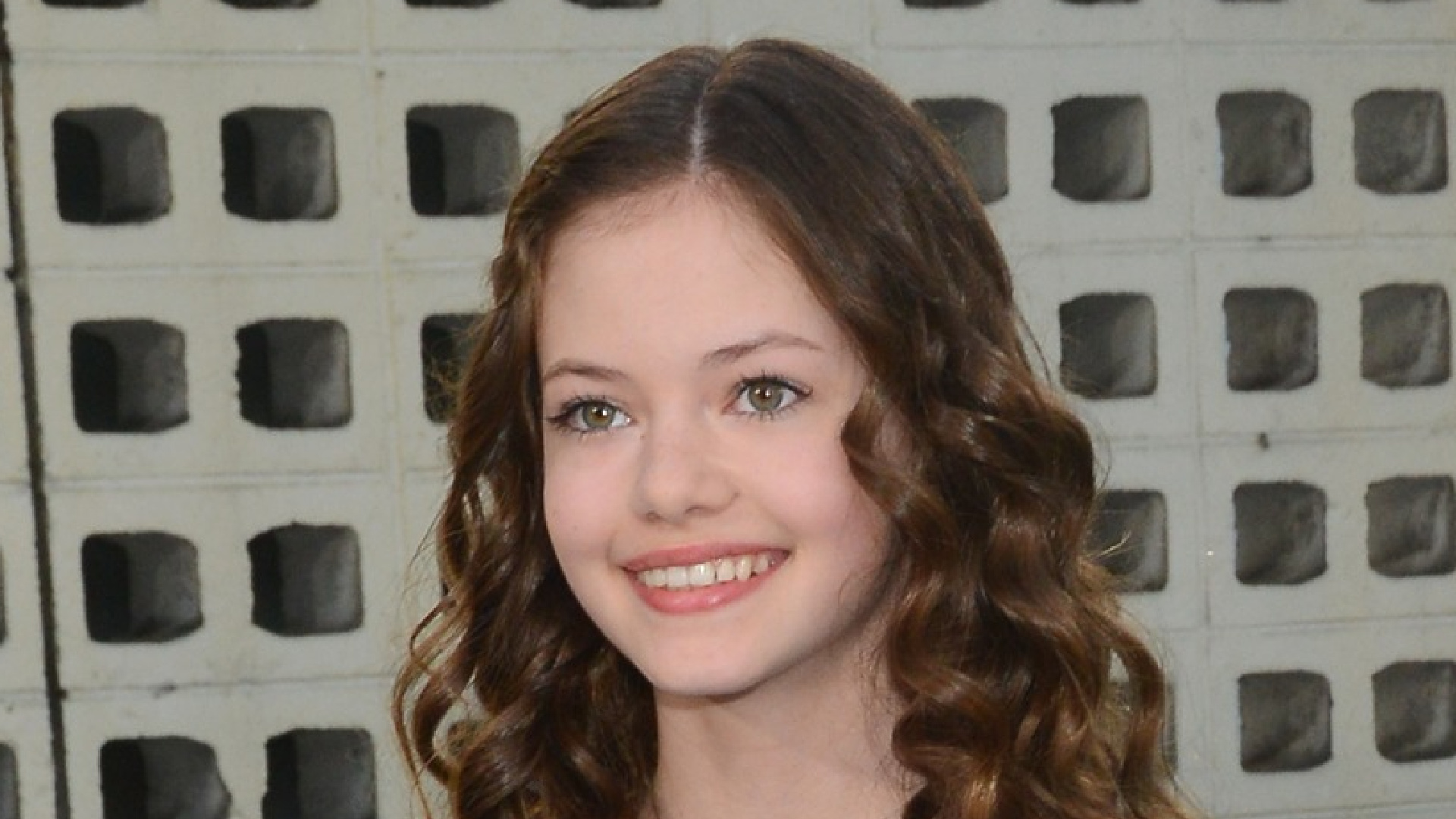 Assim Está Hoje Mackenzie Foy A Filha De Bella E Edward Em Crepúsculo