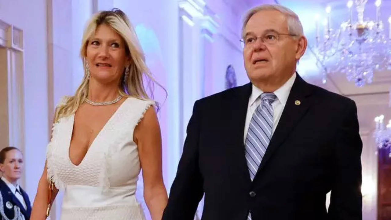 Bob Menendez And Wife Nadine Arslanians Indictment All Charges