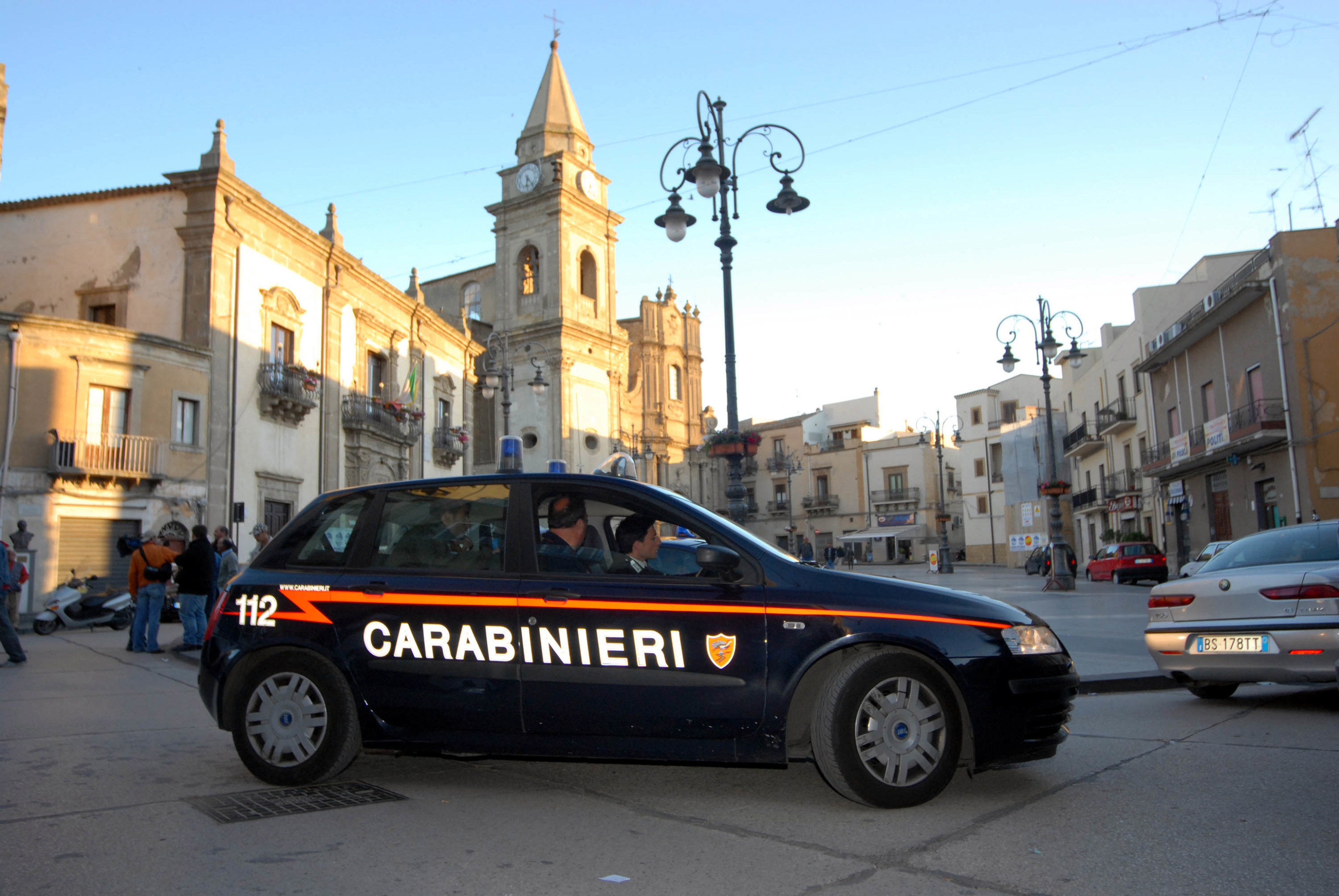 Spara Contro Automobilista E Lo Uccide Due Passanti Feriti