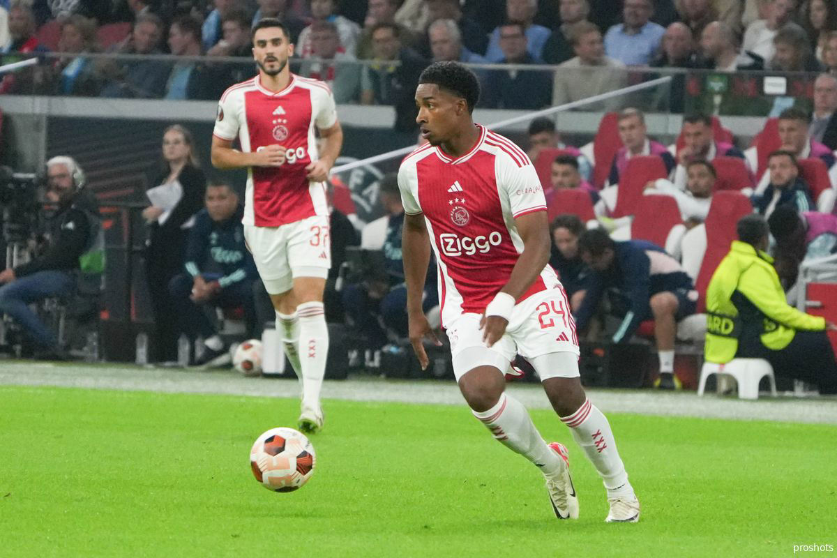 Zwart Pleit Voor Twee Controleurs Bij Ajax Dan Loop Je Minder Snel