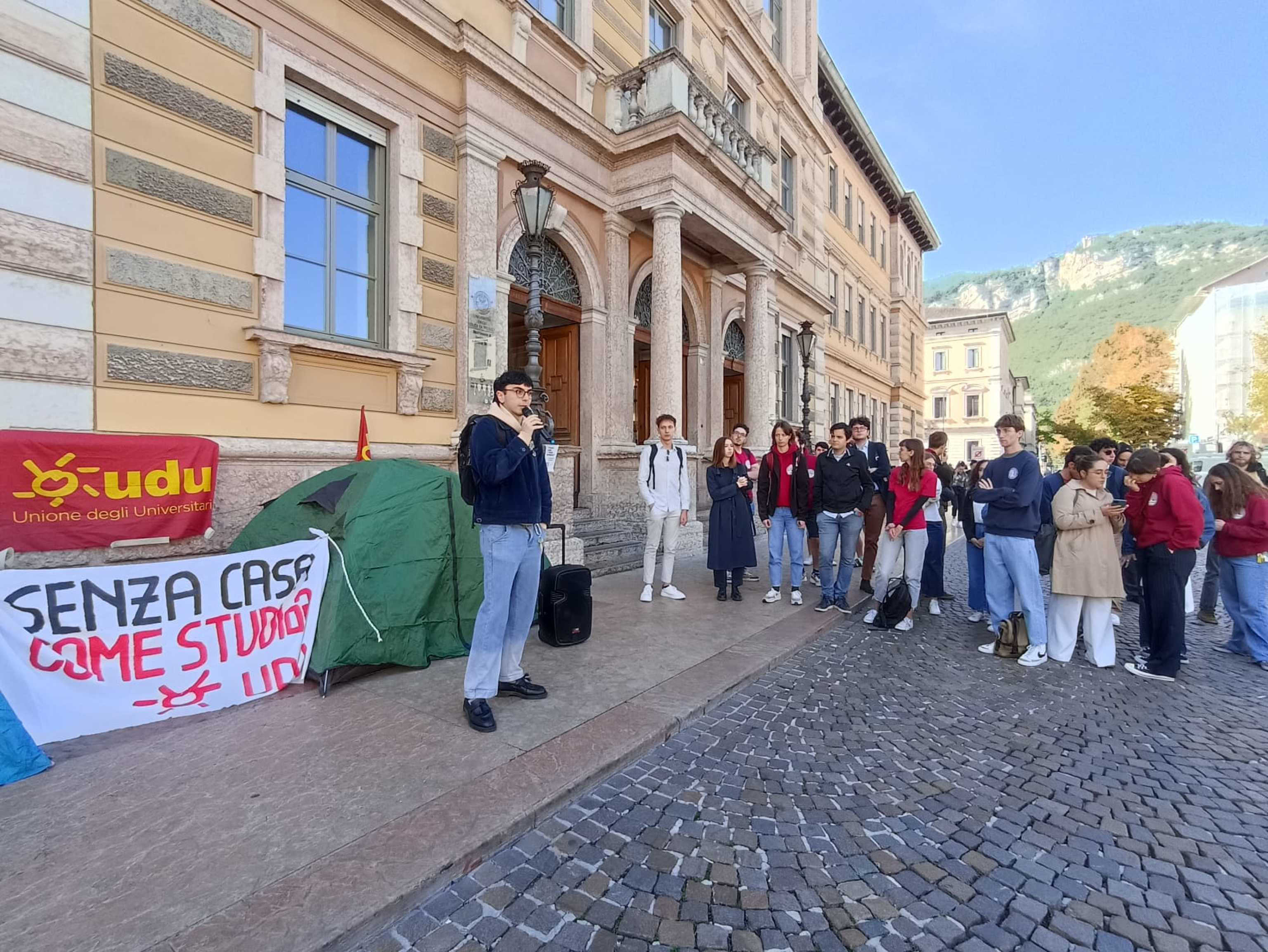 Caro Affitti Torna La Protesta Degli Studenti Anche A Trento