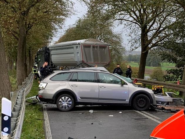 Autofahrer Stirbt Nach Frontalzusammenstoß Mit Lkw Im Sauerland