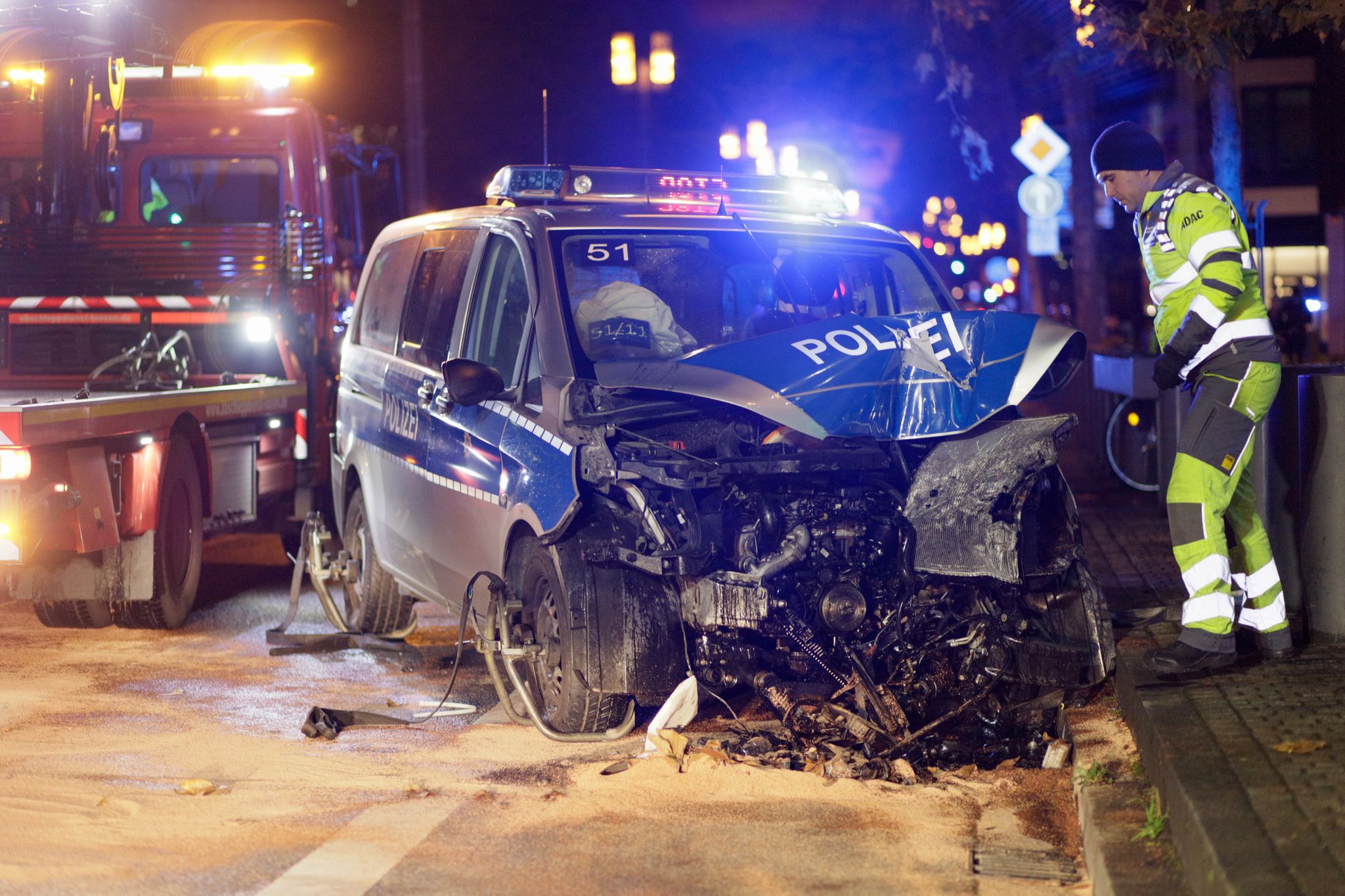 Fünf Polizisten Werden Bei Unfall Auf Einsatzfahrt Verletzt