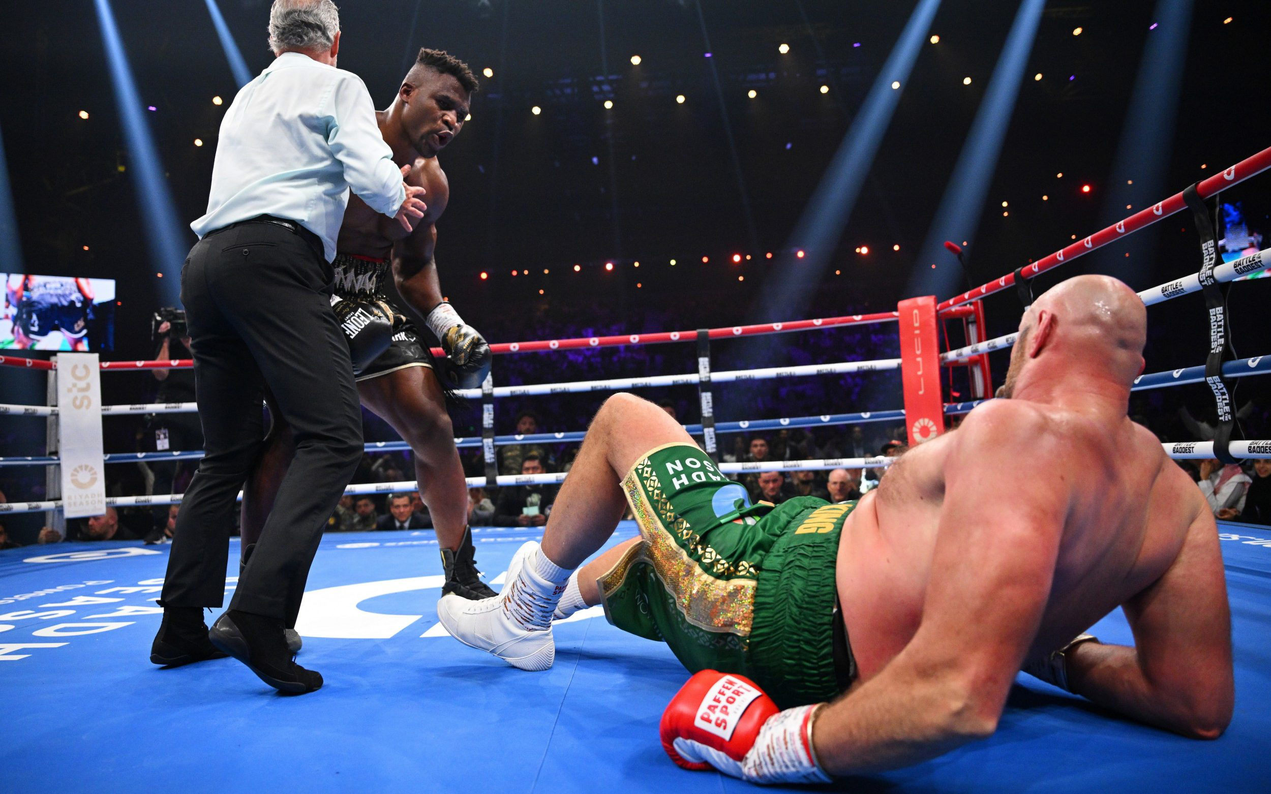 Tyson Fury Survives Third Round Knockdown To Beat Francis Ngannou On