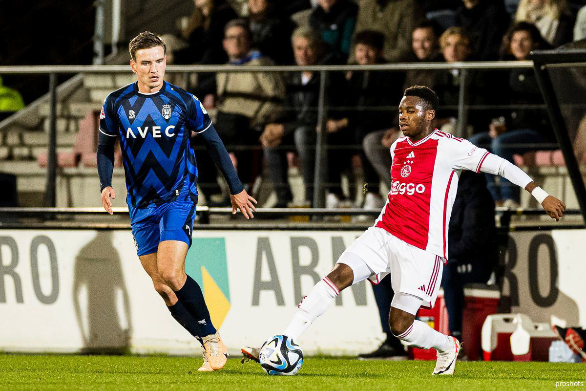 Idumbo Muzambo Schiet Jong Ajax Naar Tweede Overwinning Van Het Seizoen