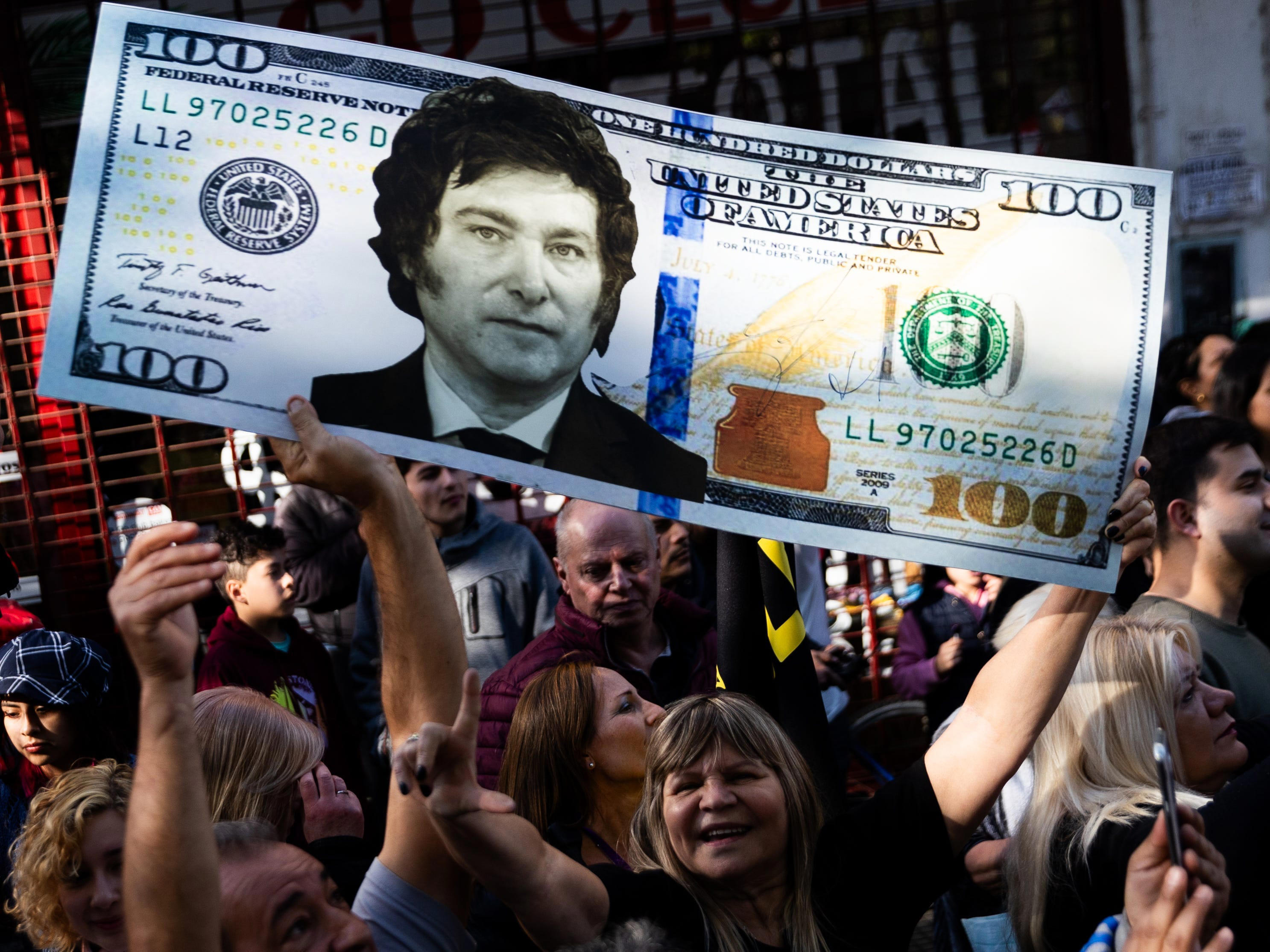 Argentinas Bonds Jump After Pro Dollarization Candidate Javier Milei