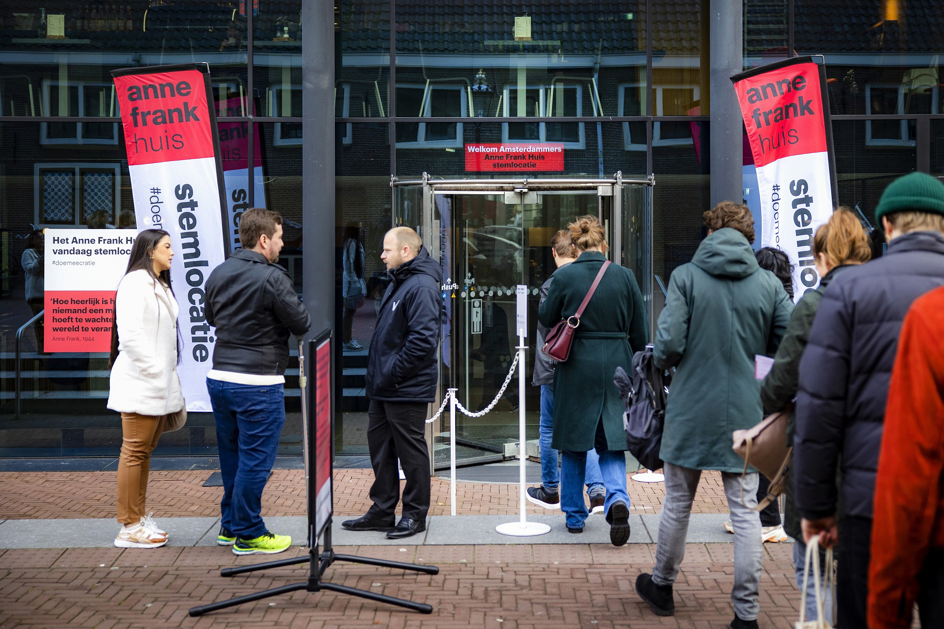 Pvv De Grootste In Rotterdam Groenlinks Pvda Wint In Amsterdam