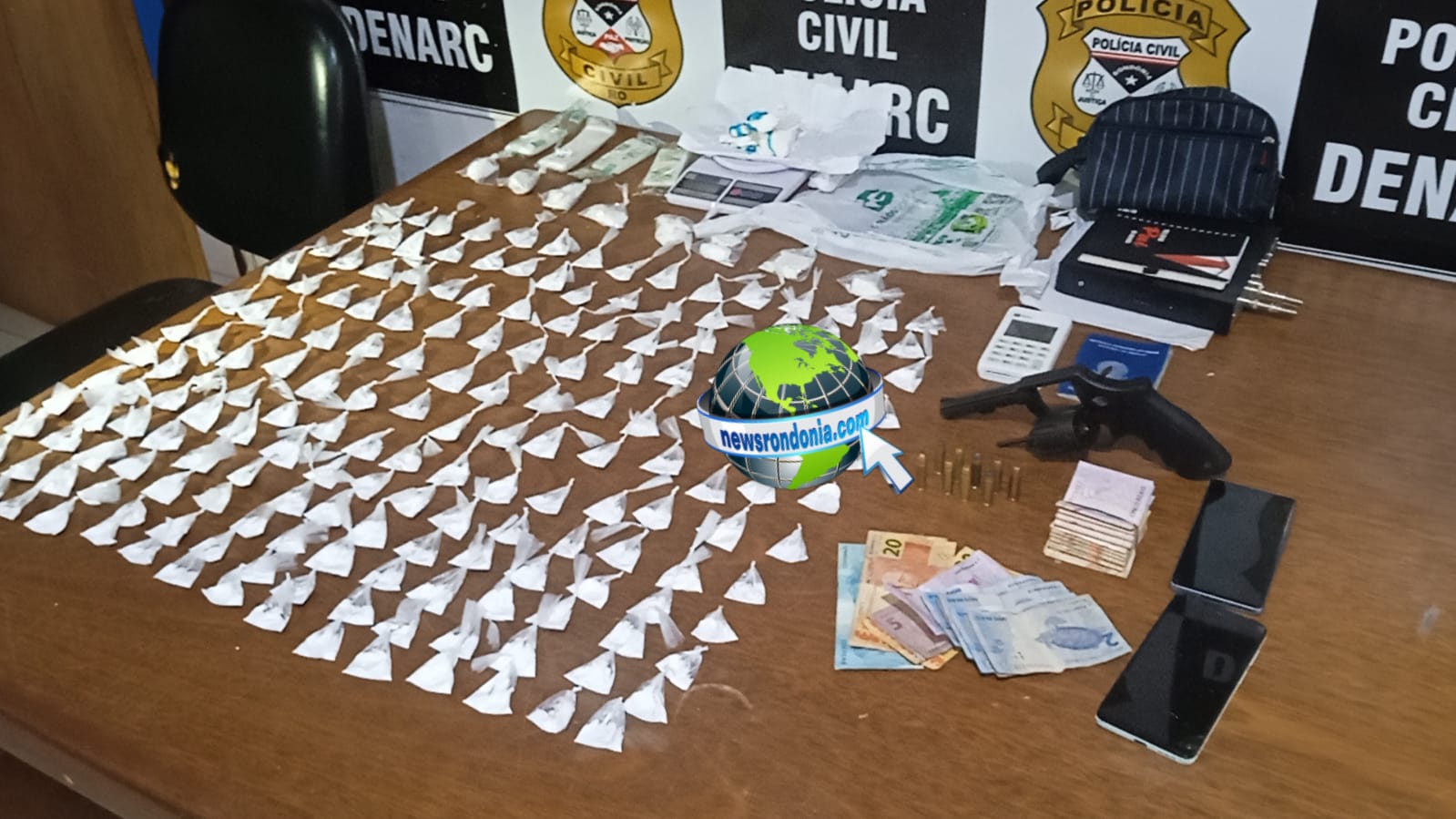 Denarc Prende Traficante Com 300 Porções De Cocaína E Apreende Arma Na