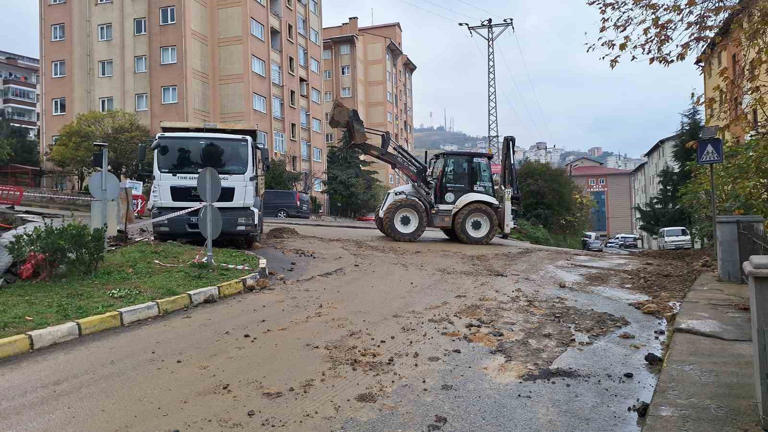 İçme Suyu Isale Hattı Patladı Ortalık Savaş Alanına Döndü