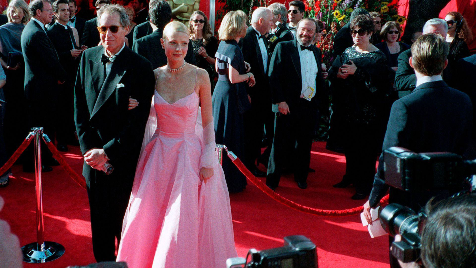 The 28 Best Red Carpet Looks Of The 90s Set The Standard For Glitz