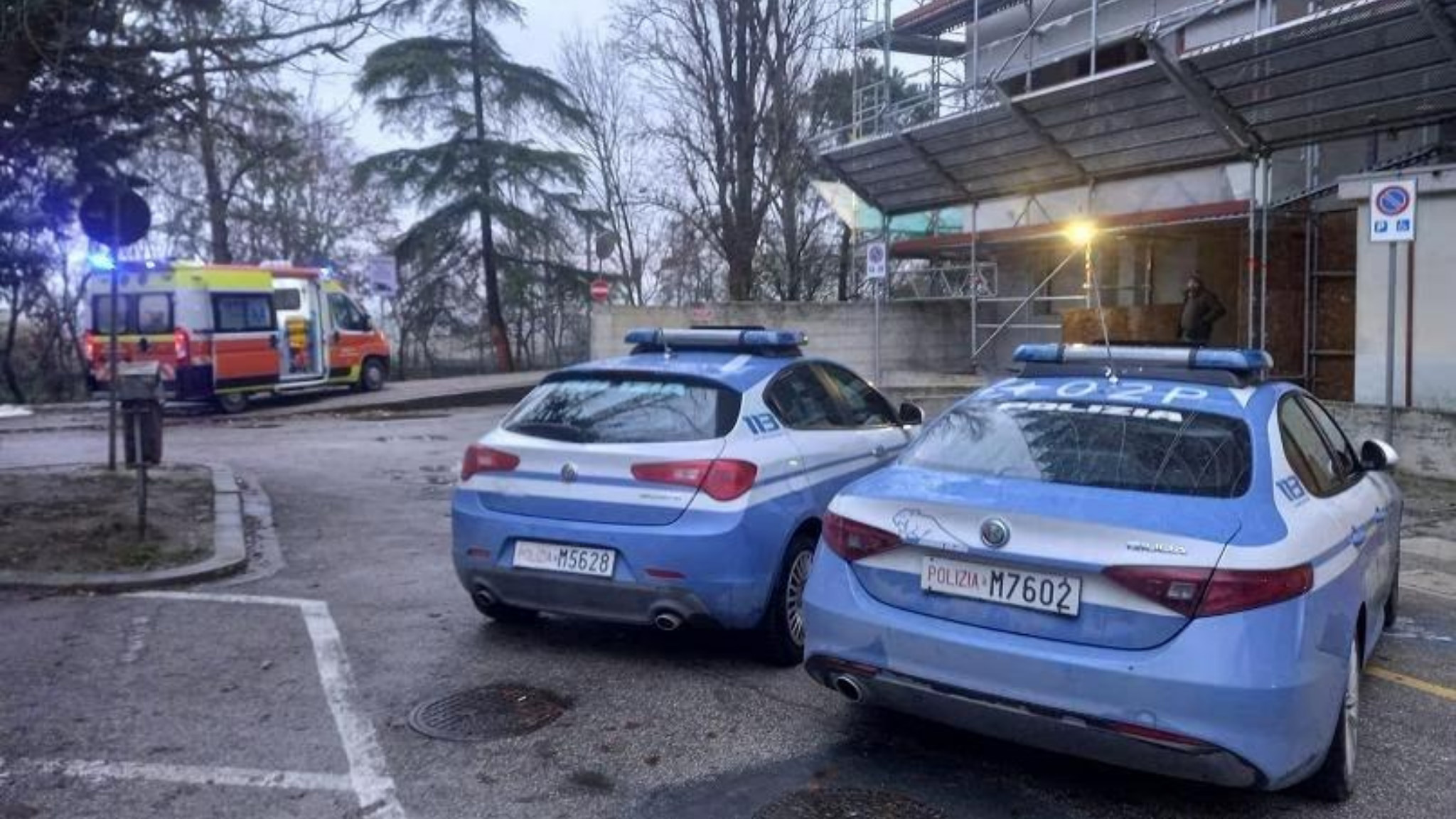 Ravenna Donna Si Butta Dal Nono Piano Con La Figlia Di 6 Anni La