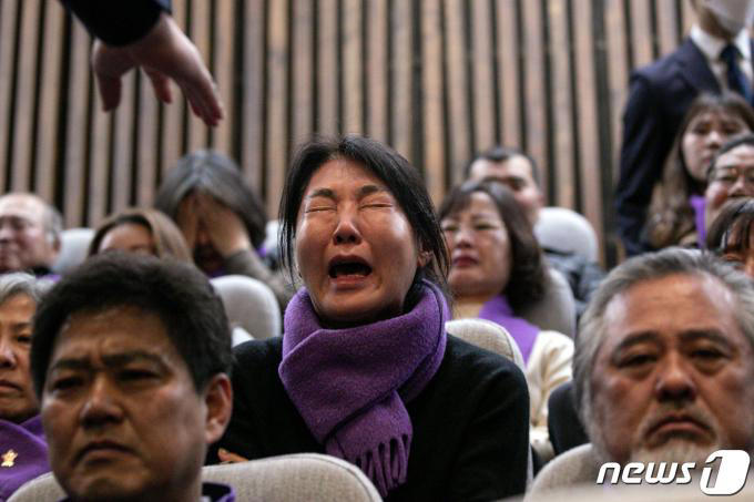 사진 오열하는 이태원 참사 유가족