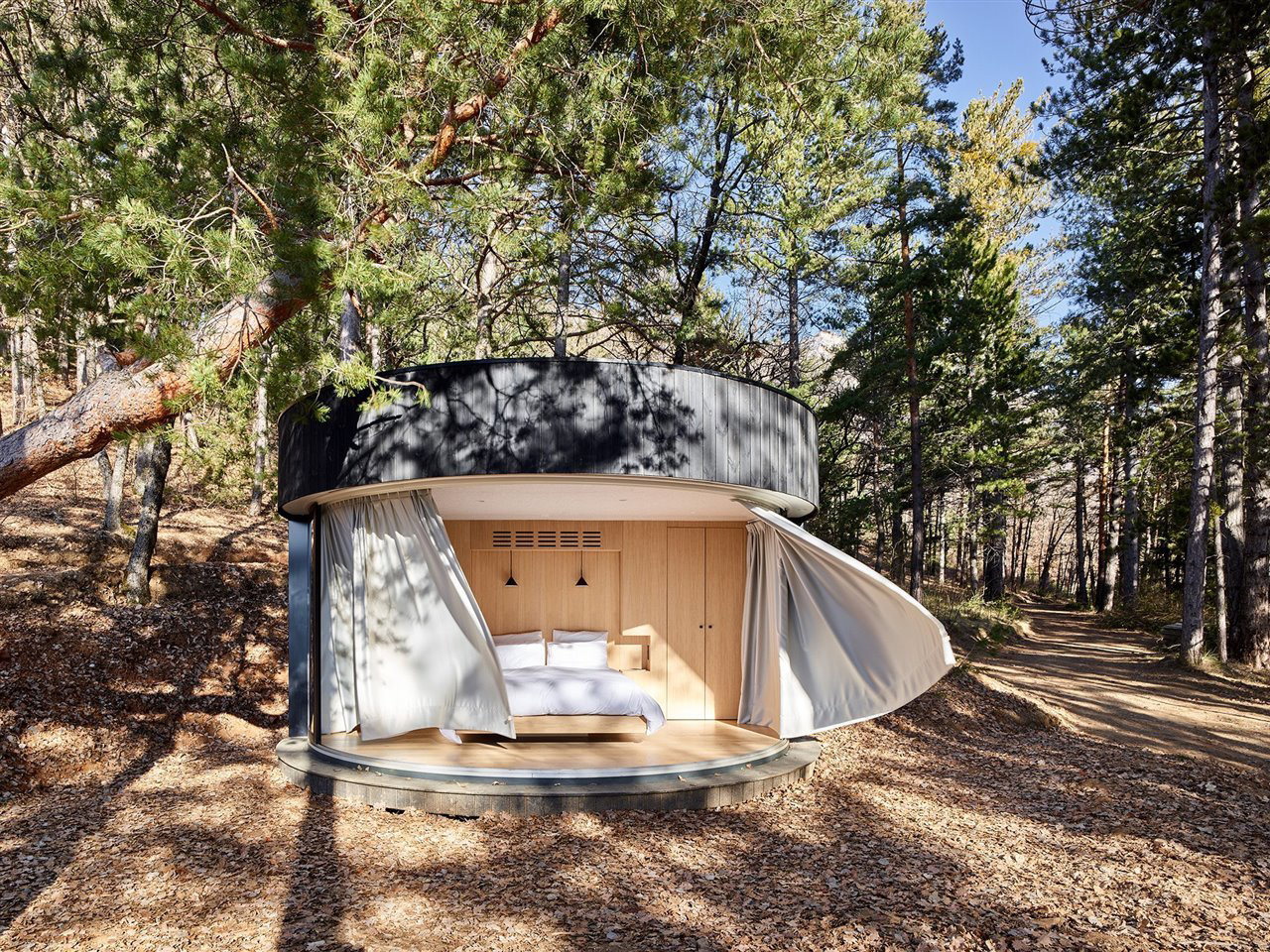 Cabañas Modernas De Madera En Mitad Del Bosque Para Desconectar