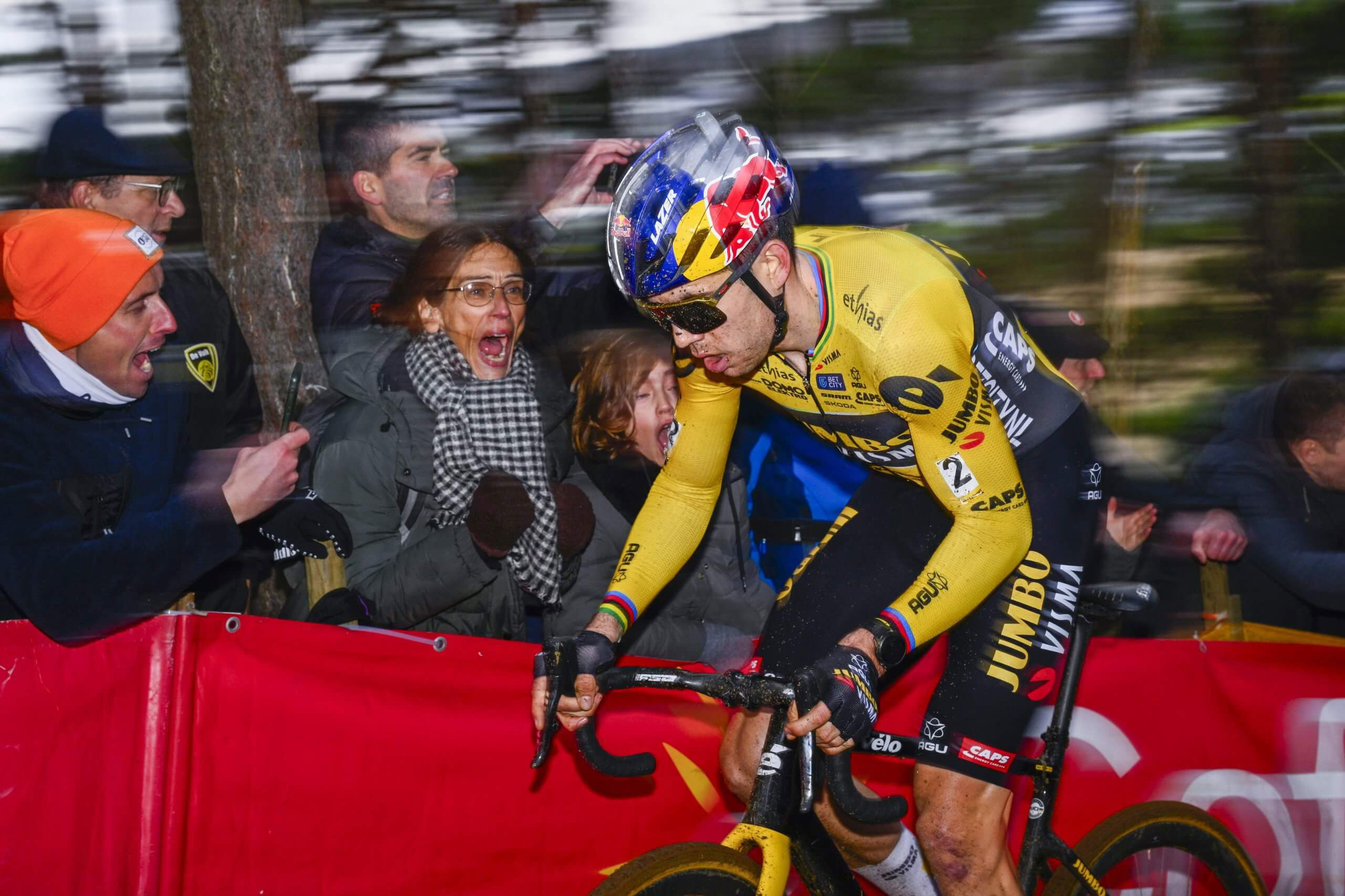 Opmerkelijk Wout Van Aert Won Superprestige Heusden Zolder Op Een