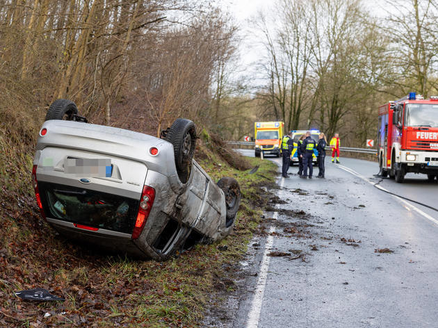 Auto überschlägt Sich Mutter Und Zwei Kinder Bei Unfall Verletzt