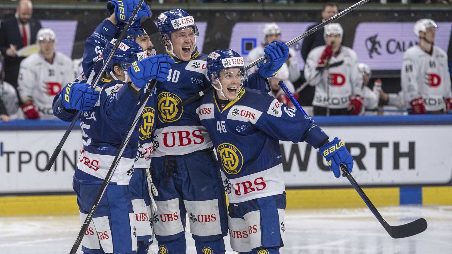 Der Hcd Gewinnt Endlich Wieder Den Spengler Cup Hatten Noch Eine